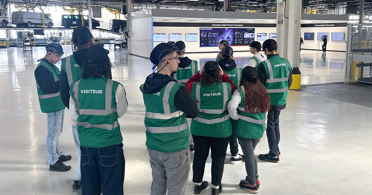 Le Havre : Les étudiants de La Manu visitent l’usine Renault Sandouville